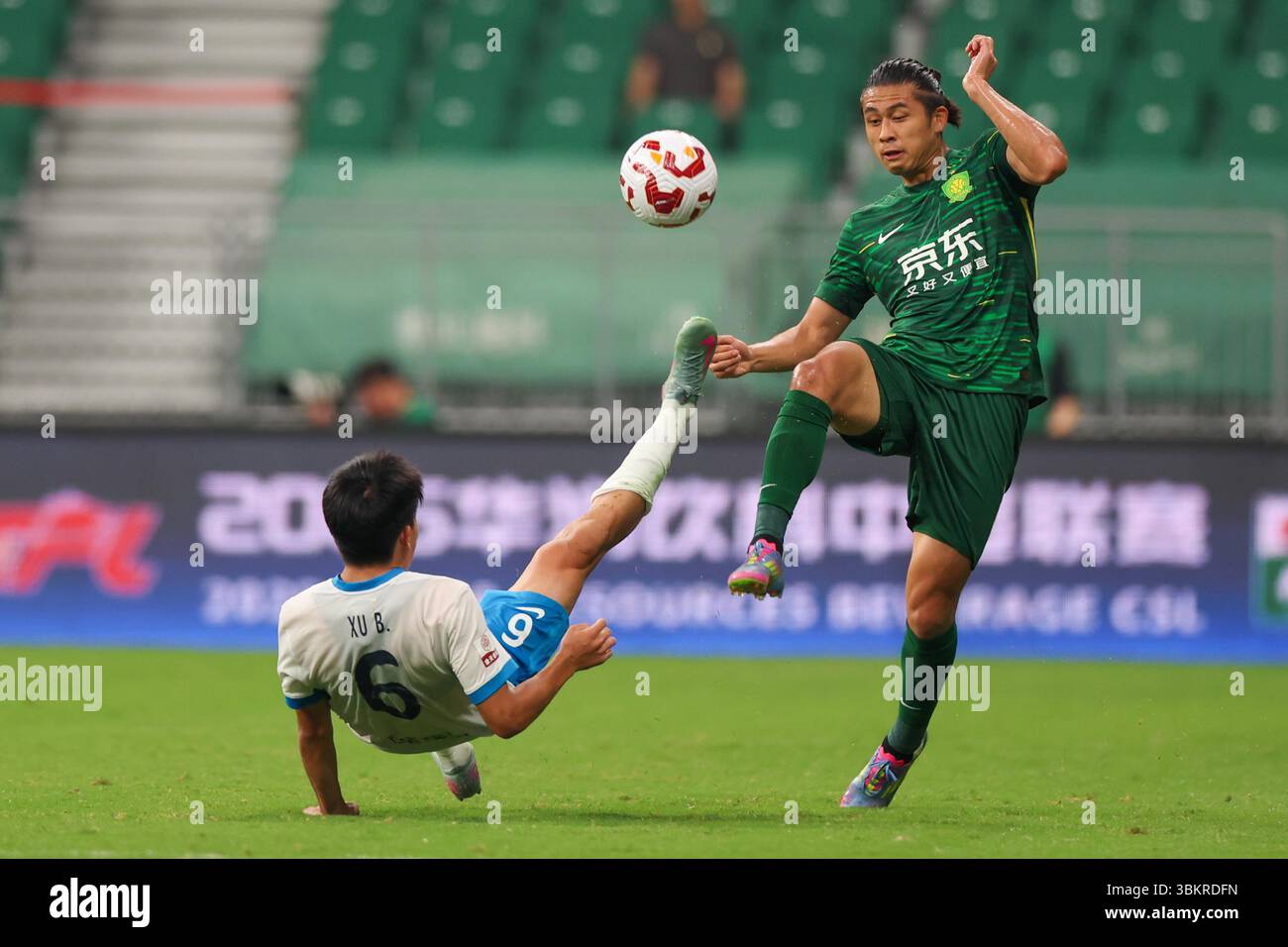 Beijing Guoan Football Club defeated Qingdao West Coast Football Club ...