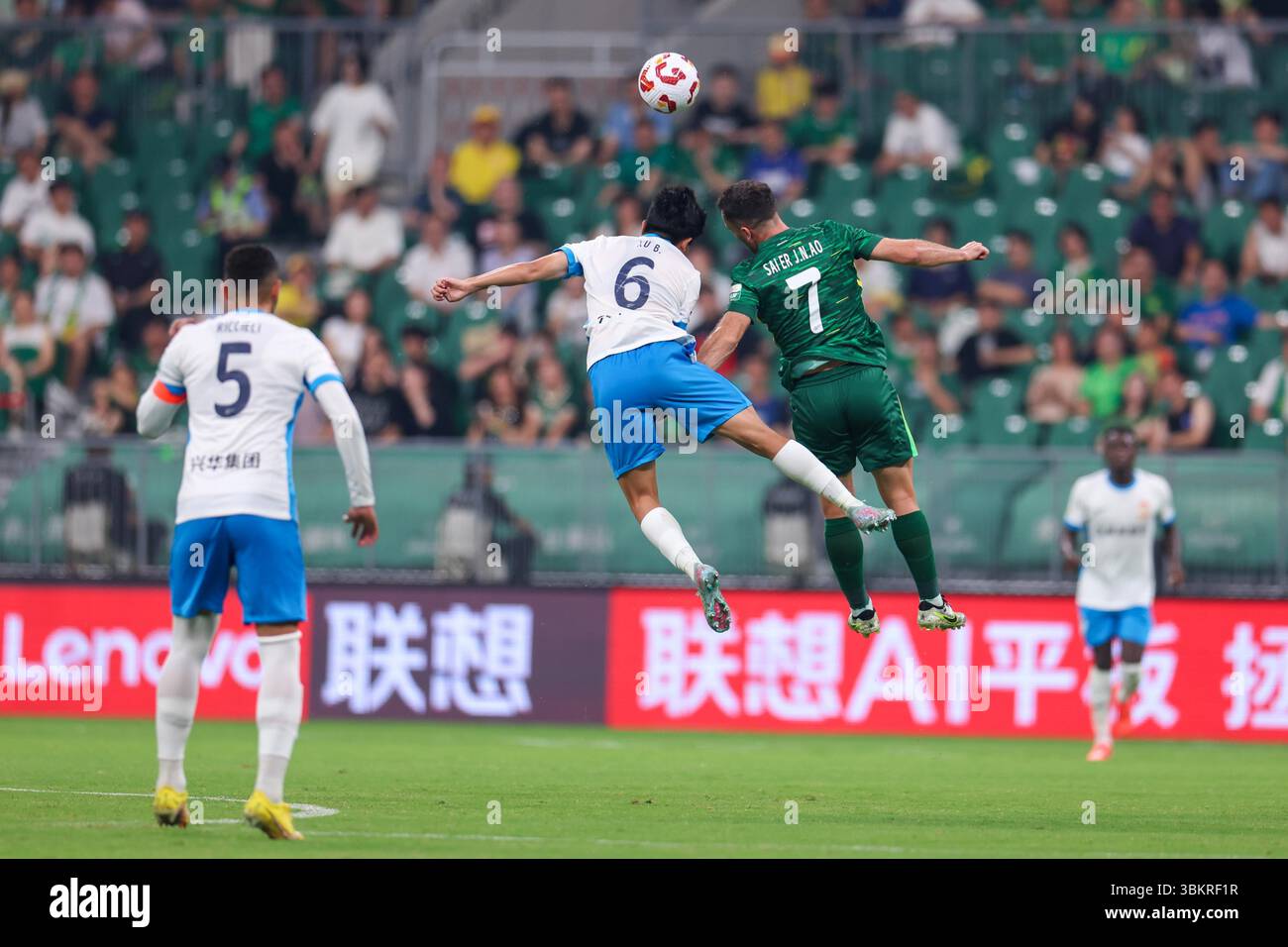 Beijing Guoan Football Club defeated Qingdao West Coast Football Club ...