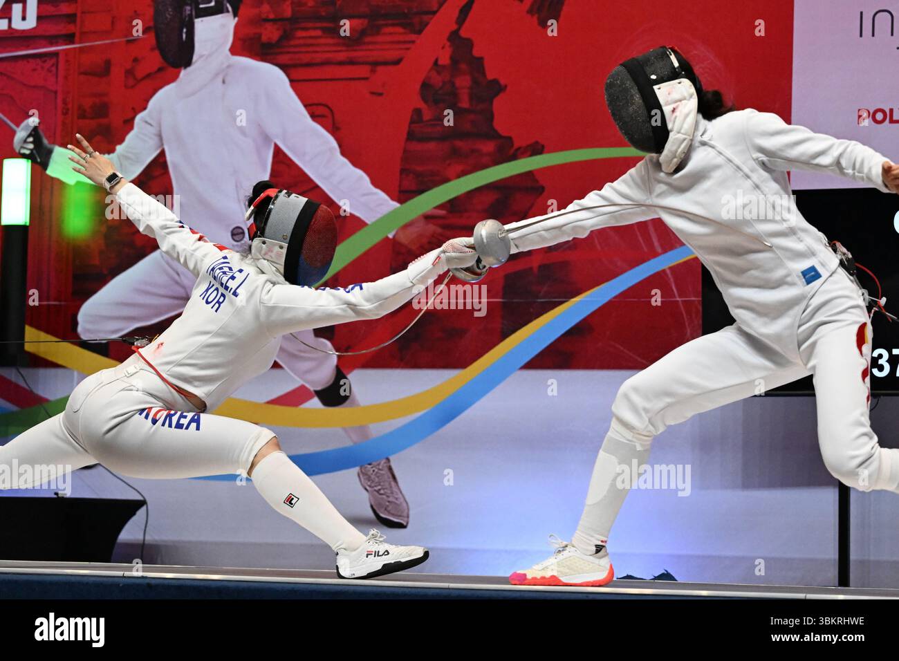 South Koreas Lim Taehee (L) fights against China's Sihan Yu during the ...