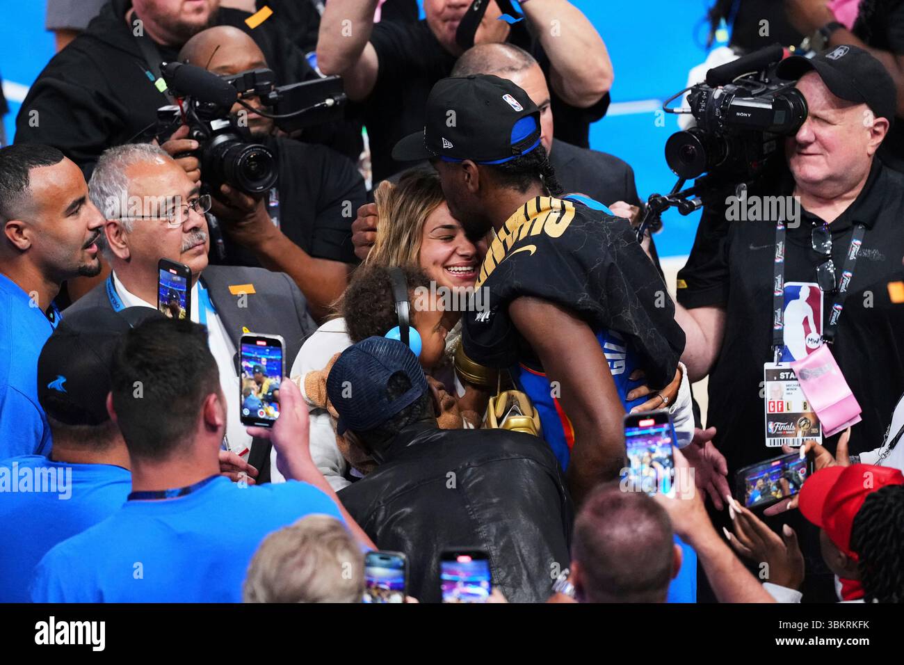 Oklahoma City Thunder guard Shai Gilgeous-Alexander celebrates with his ...