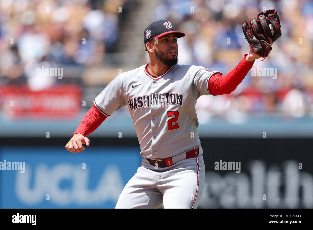Washington Nationals second baseman Luis García Jr. (2) make a catch ...