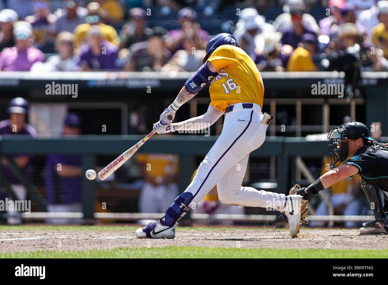 Omaha, NE, USA. 22nd June, 2025. LSU's Ethan Frey (16) tries for a base ...