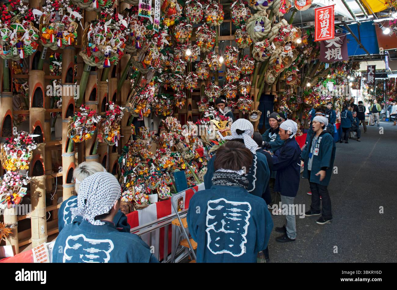 Tori-no-Ichi November event at Otori Jinja Shinto shrine. Believers ...