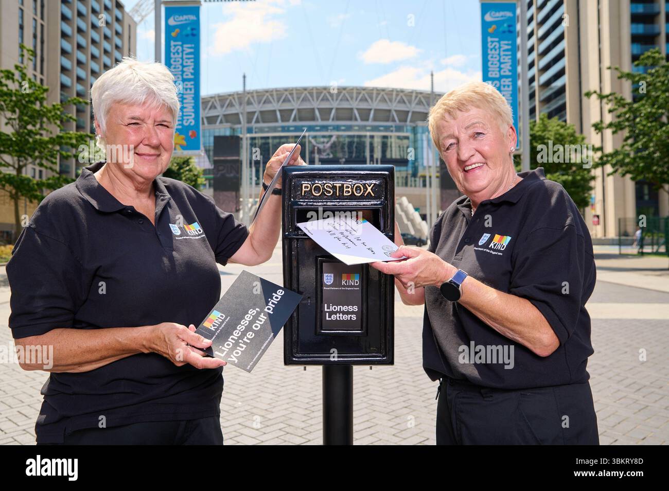 EDITORIAL USE ONLY Former England footballers Sue Wyhatt (left) and ...