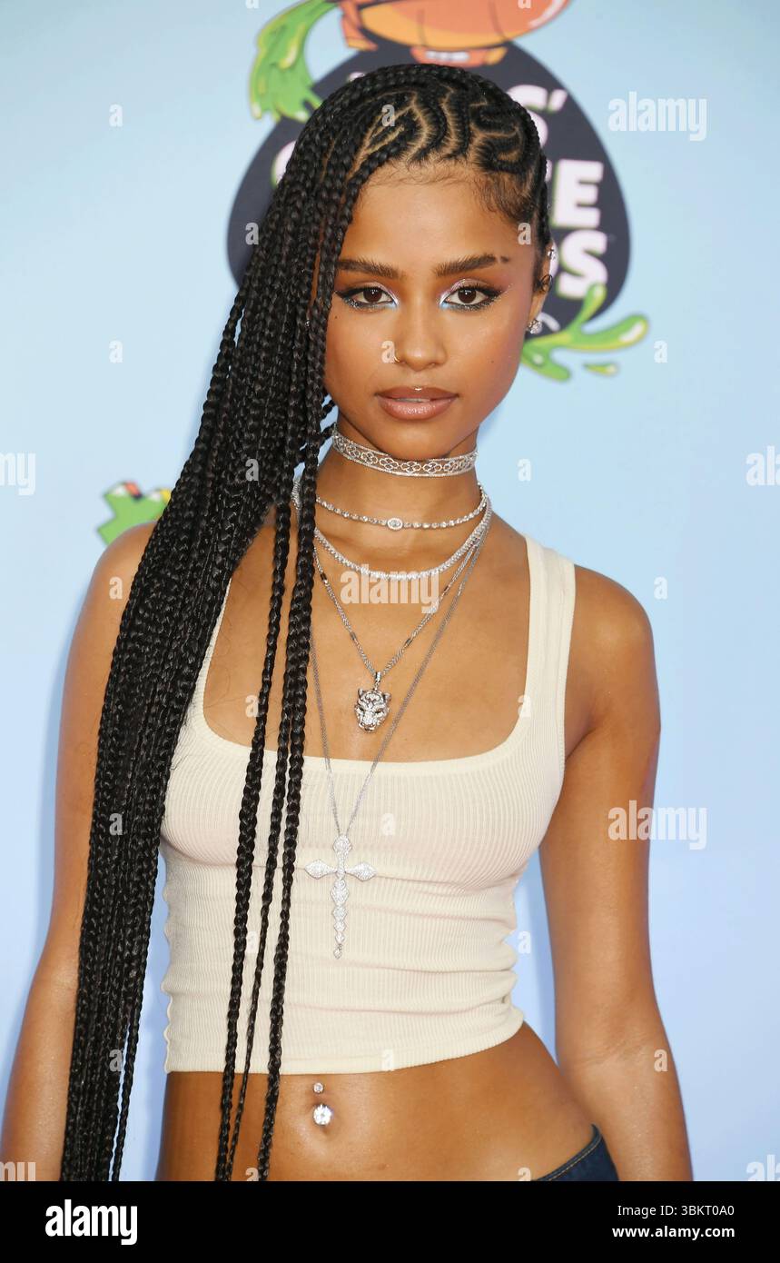 SANTA MONICA, CALIFORNIA - JUNE 21: Tyla attends the 2025 Nickelodeon Kids' Choice Awards at ...