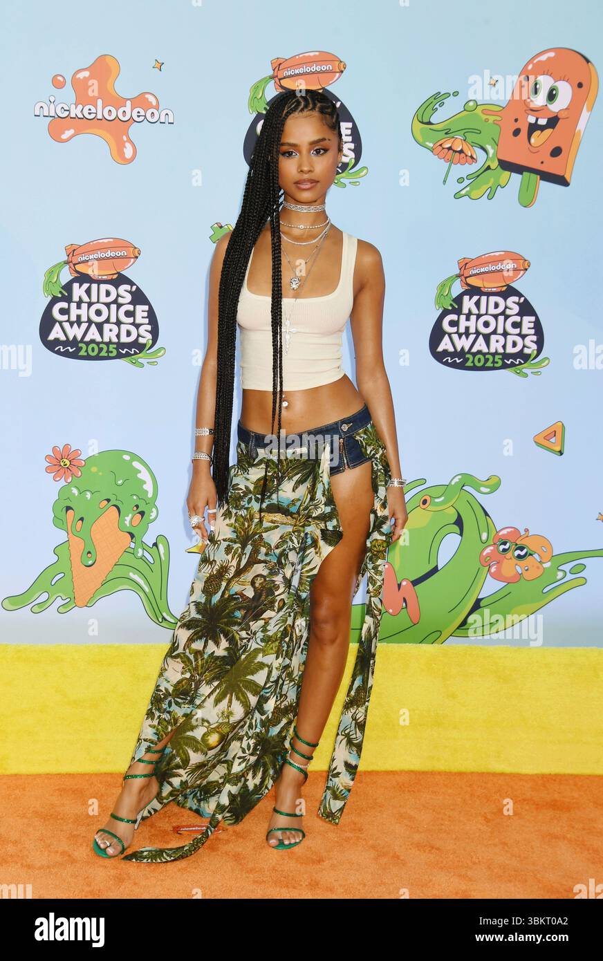 SANTA MONICA, CALIFORNIA - JUNE 21: Tyla attends the 2025 Nickelodeon Kids' Choice Awards at ...