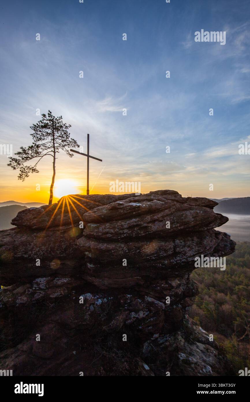 Sunrise over a mountain landscape. Rising sun behind a sandstone cliff ...