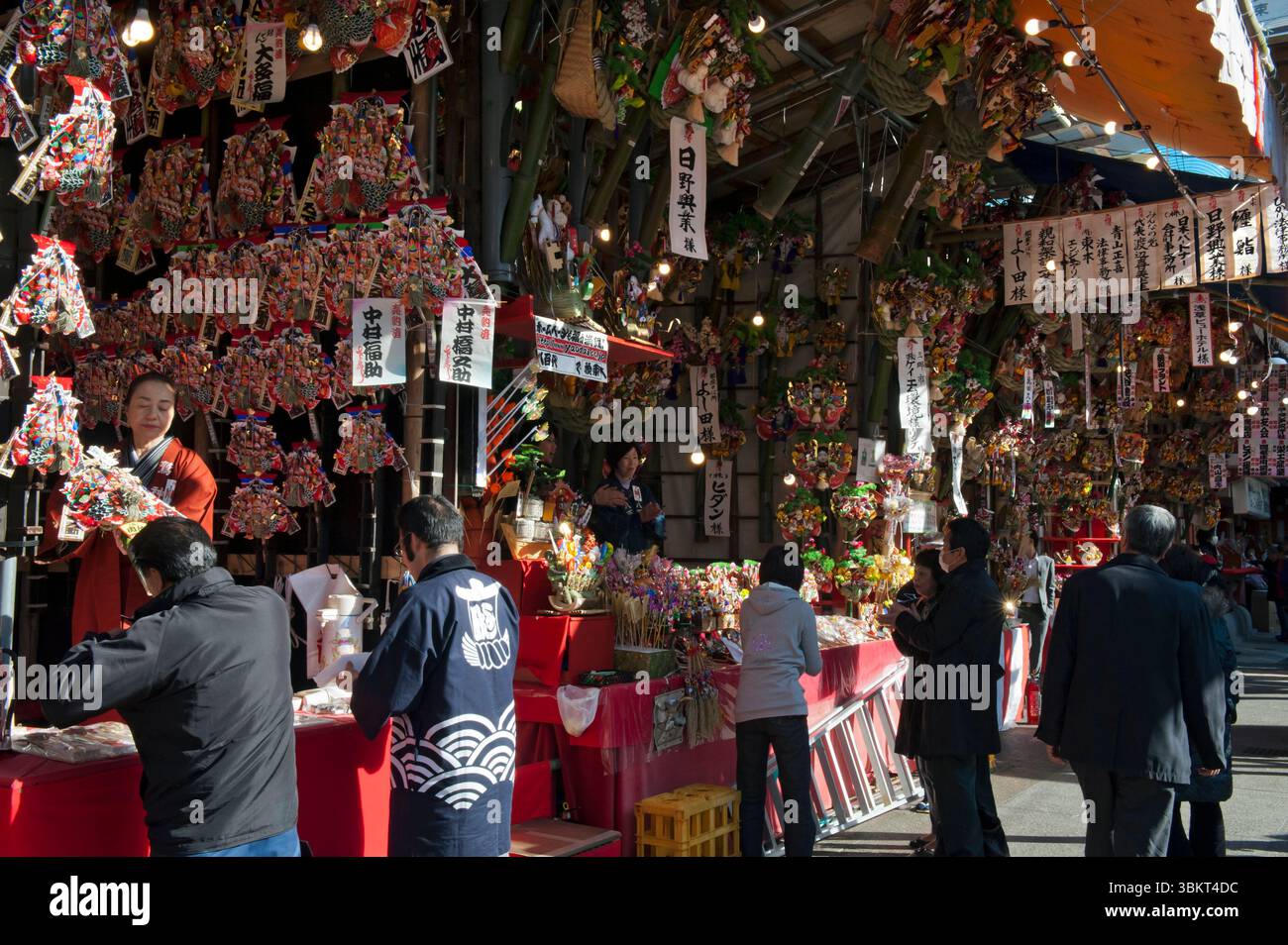 Tori-no-Ichi November event at Otori Jinja Shinto shrine. Believers ...