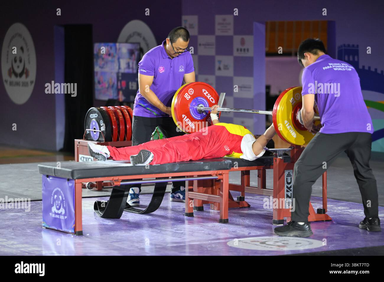 Chinese athlete Cui Zhe competes in the women's 41kg category. Beijing ...