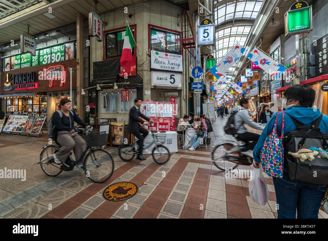 Tenjinbashi-suji Shopping Street in Osaka, Japan's longest shopping ...