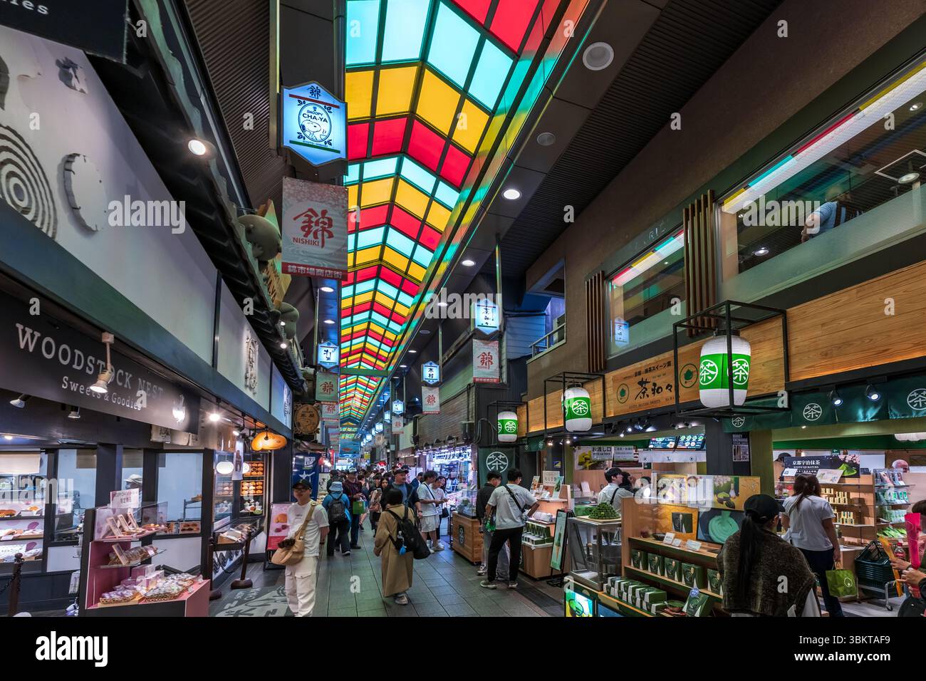 Nishiki market historic japanese hi-res stock photography and images ...