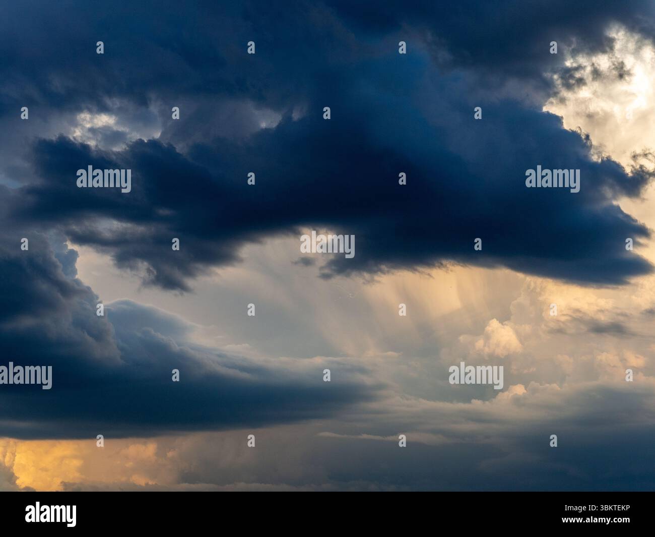 Dramatic cumulonimbus cloud lightning hi-res stock photography and ...