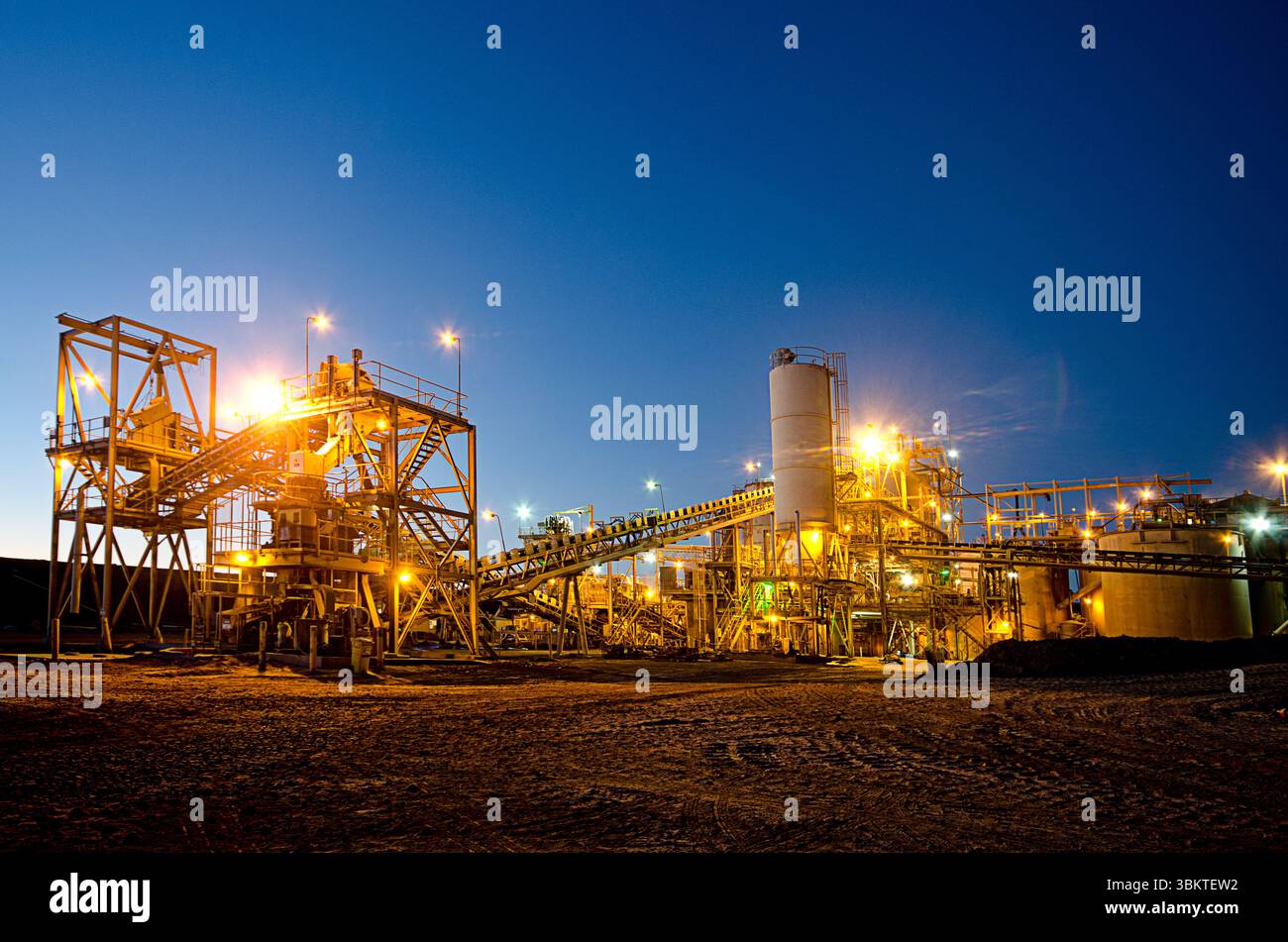 Gold processing plant at night Western Australia Stock Photo - Alamy
