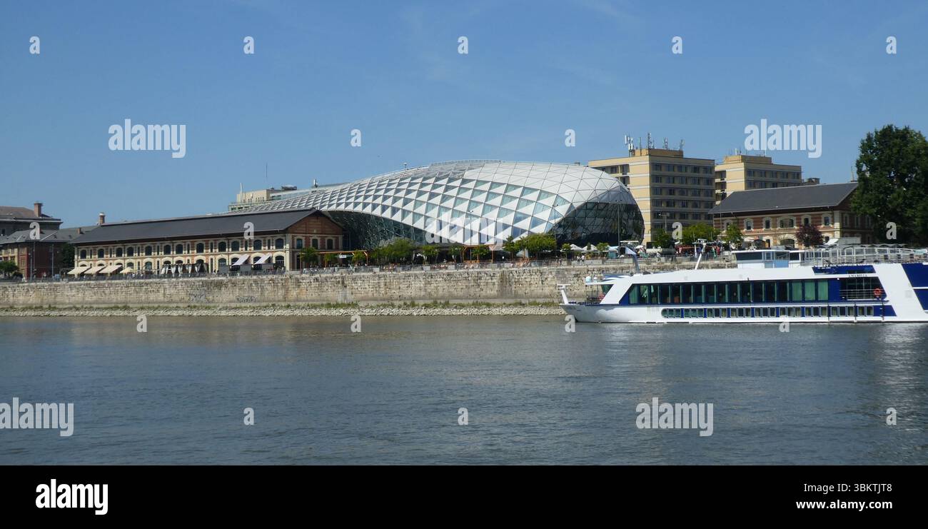 Budapest Modern Fish-Shaped Glass Building Stock Photo - Alamy