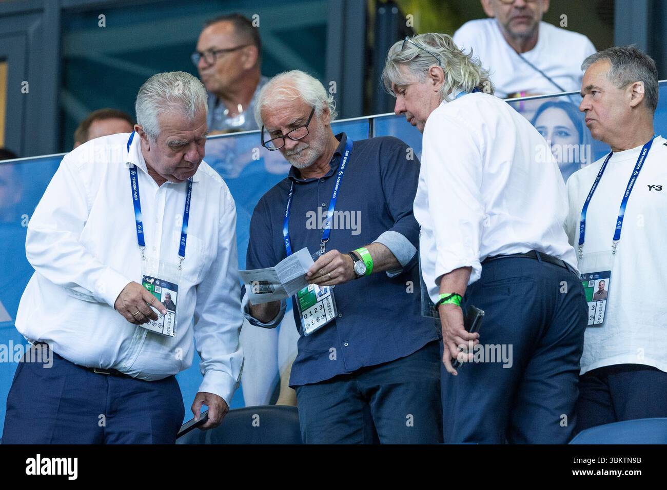 Peter Frymuth, Rudi V?ller, Ronny Zimmermann, Andreas Rettig bei der ...