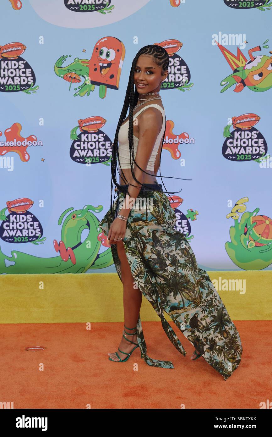 Tyla attends the 2025 Nickelodeon Kids' Choice Awards at Barker Hangar on June 21, 2025 in Santa ...