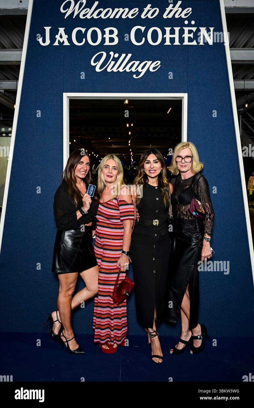 Katia Paris , Marzia D'Alessandro , Antonella Arcuri , Laura Liberatore ...