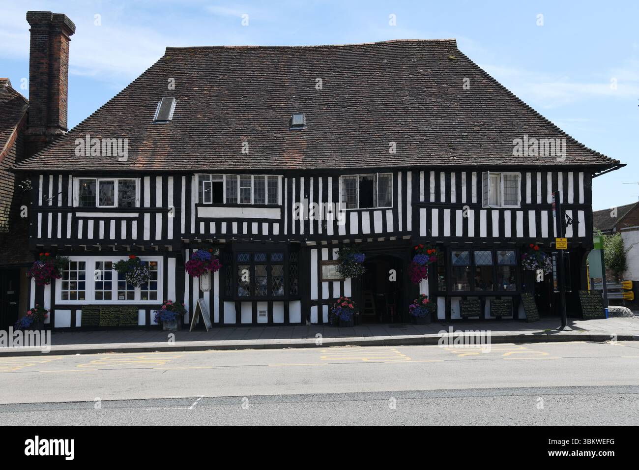 Tudor manor house dining hall hi-res stock photography and images - Alamy