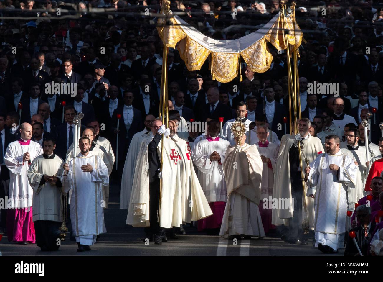 Pope Leo XIV leads the Corpus Christi procession to St. Mary Major ...