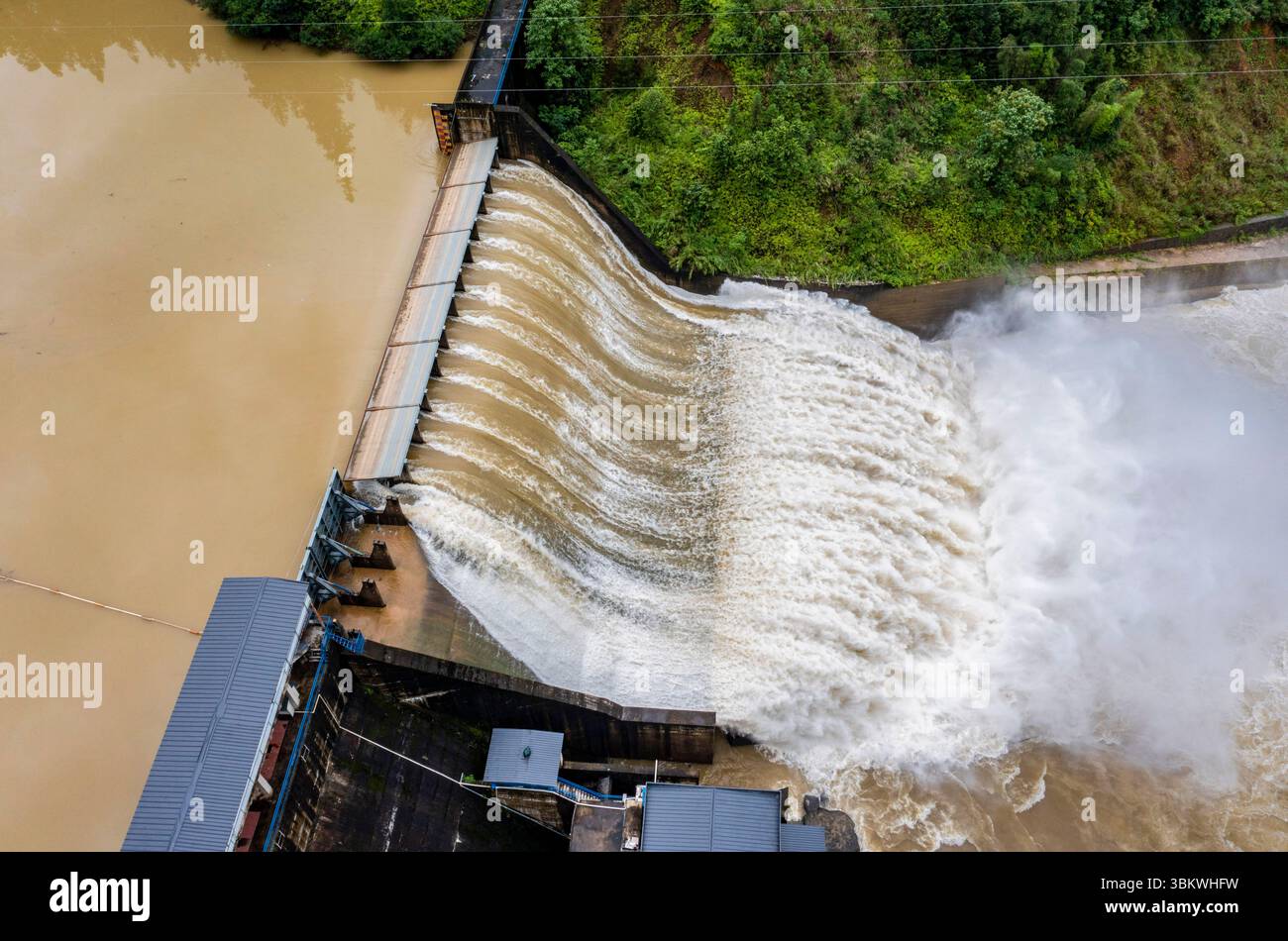 The Beilei Hydropower Station opened its sluice gates to release ...