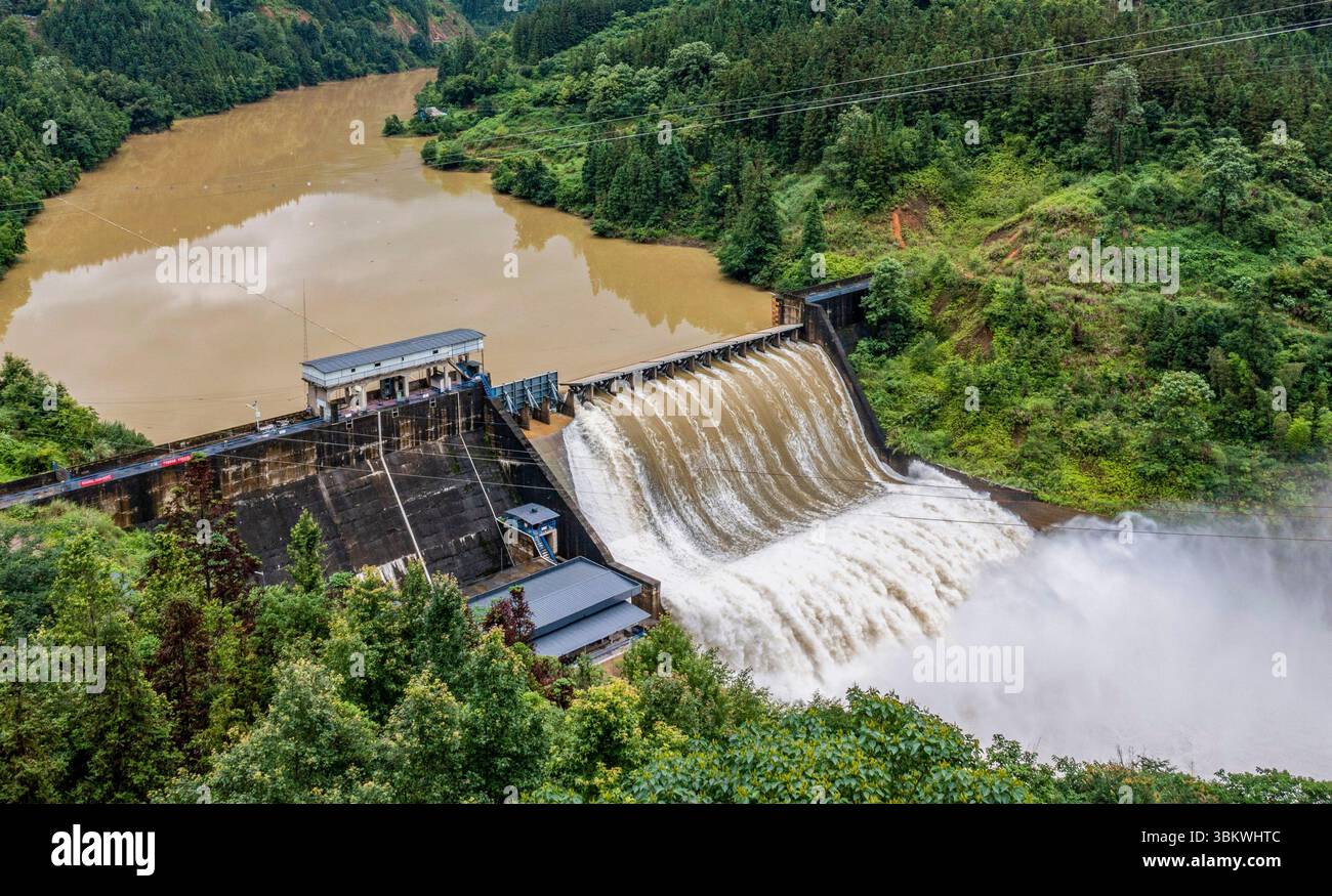 The Beilei Hydropower Station opened its sluice gates to release ...