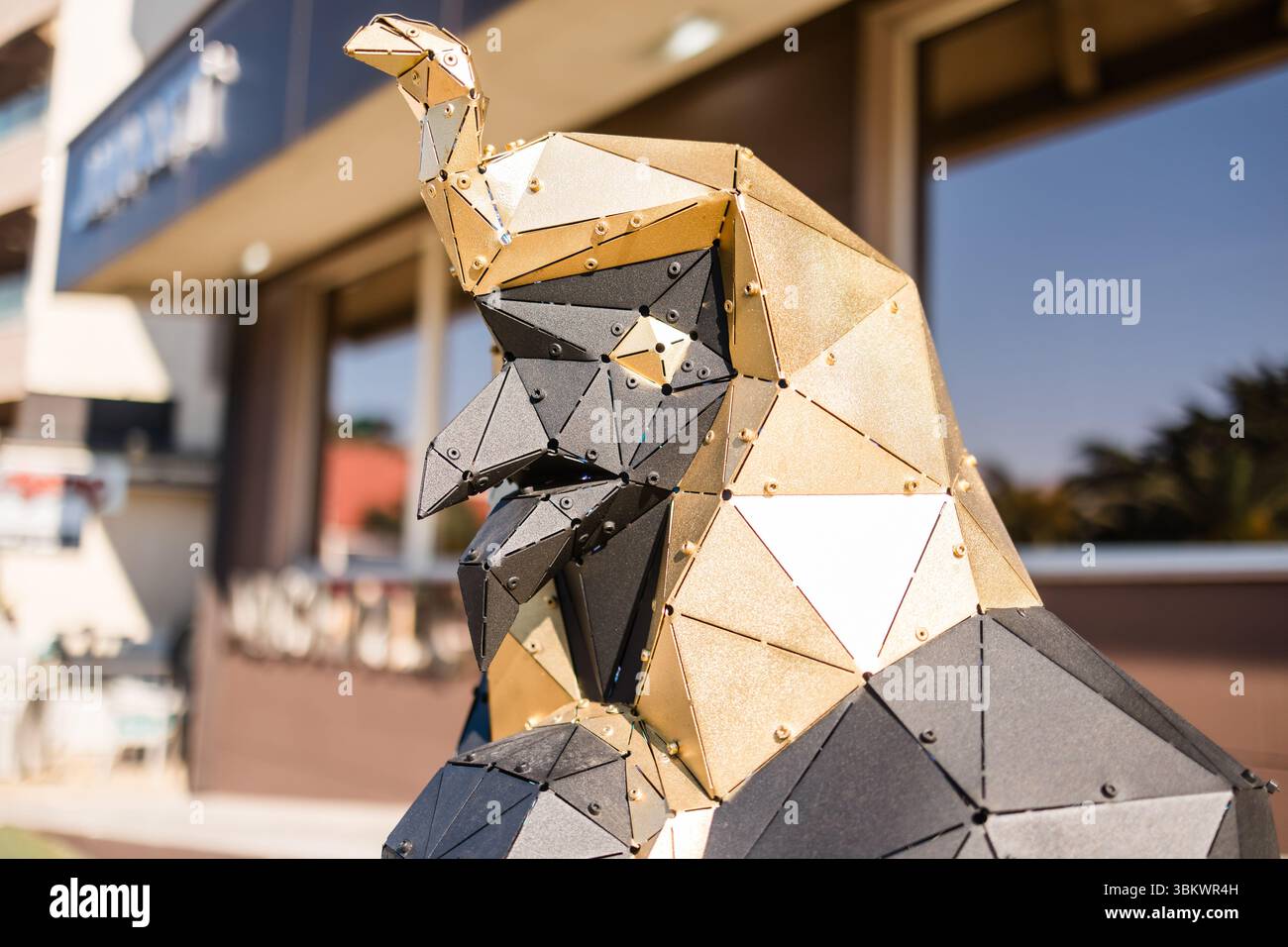 Low-poly eagle sculpture with geometric design. Urban art, modern ...