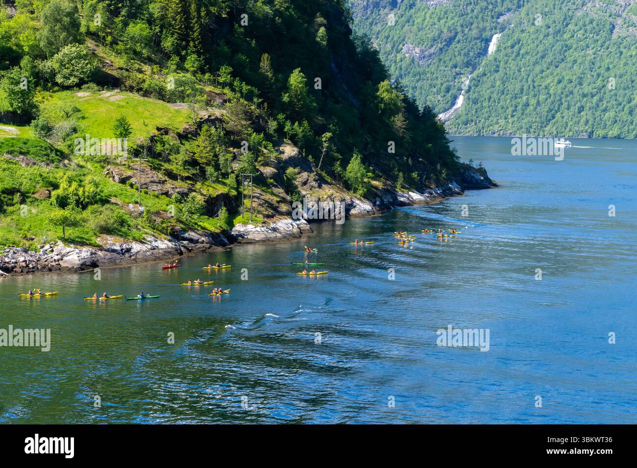 Kayaking in Geiranger Fjord, UNESCO World Heritage Site, More og ...