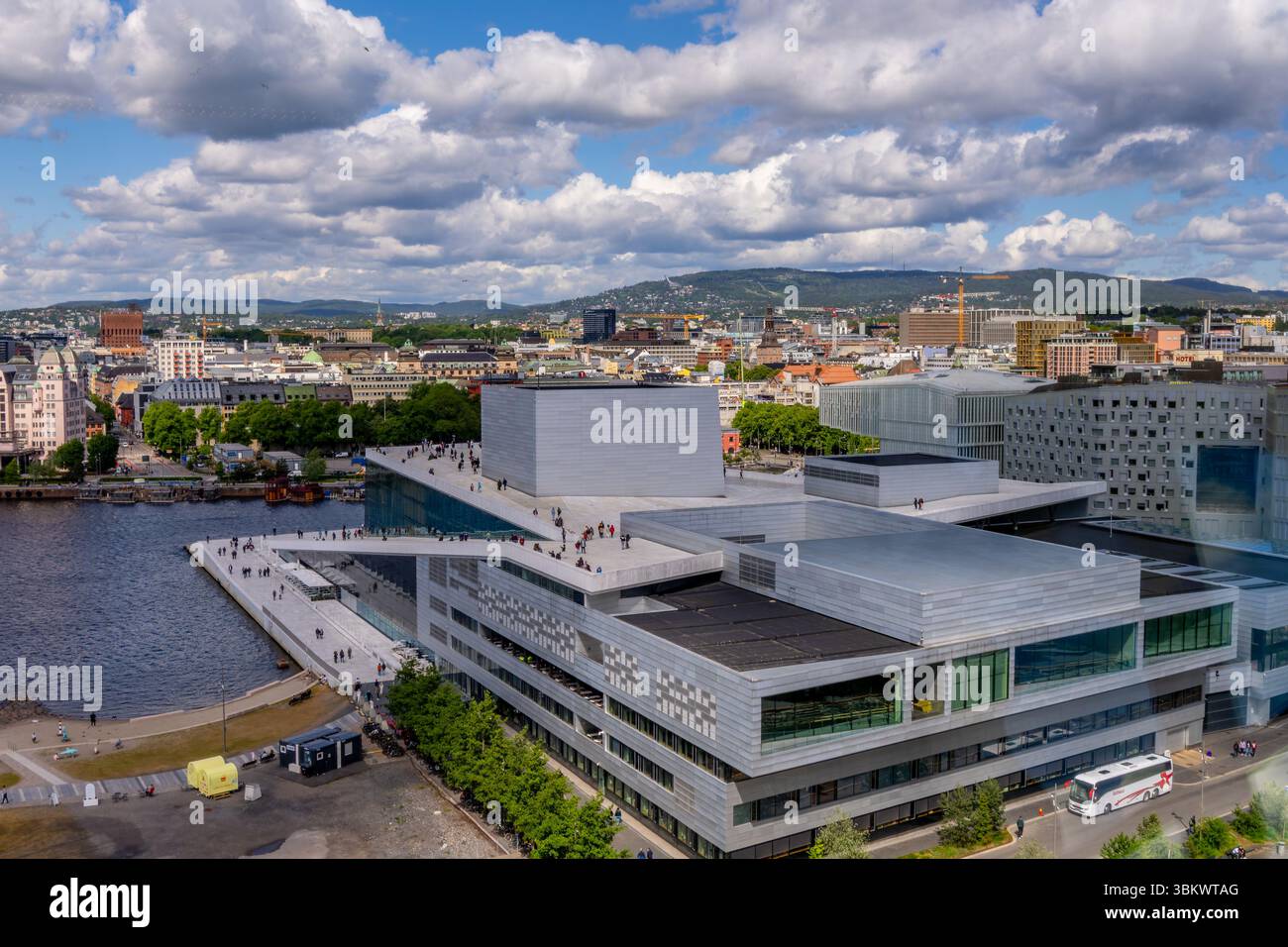 Opera house exterior hi-res stock photography and images - Alamy