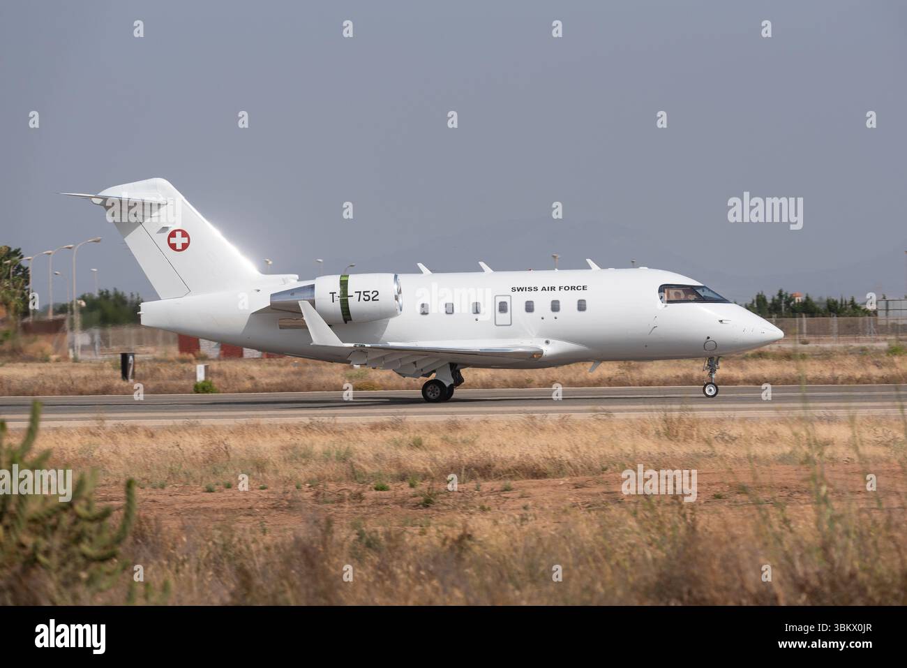 Swiss Air Force Bombardier Challenger 604 (CL-600-2B16) landing at ...