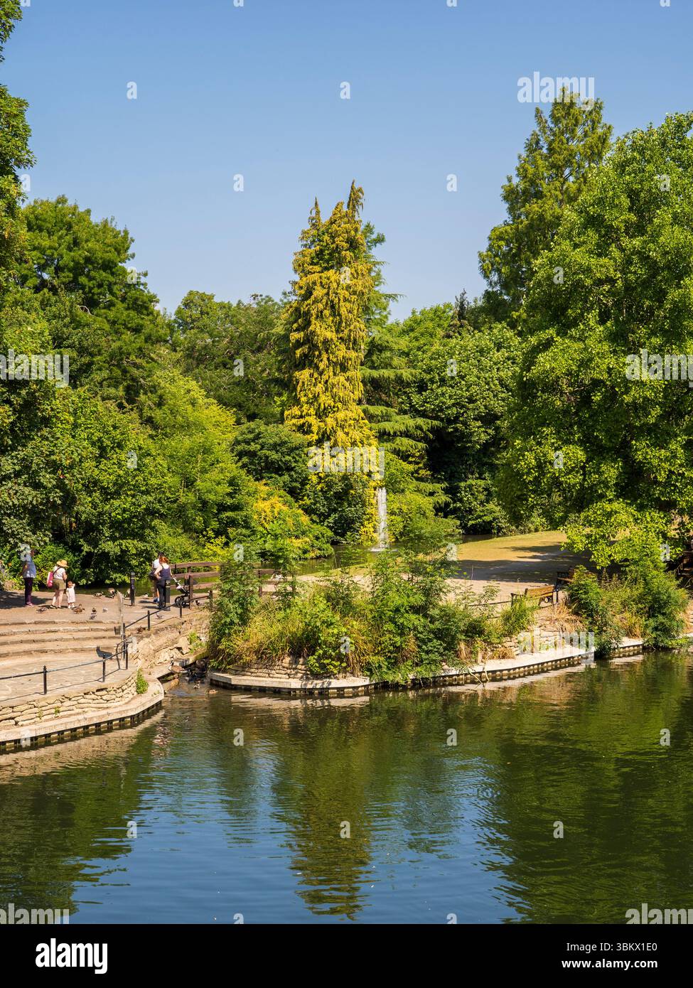 Family on Ray Mill Island, River Thames, Maidenhead, Berkshire, England ...