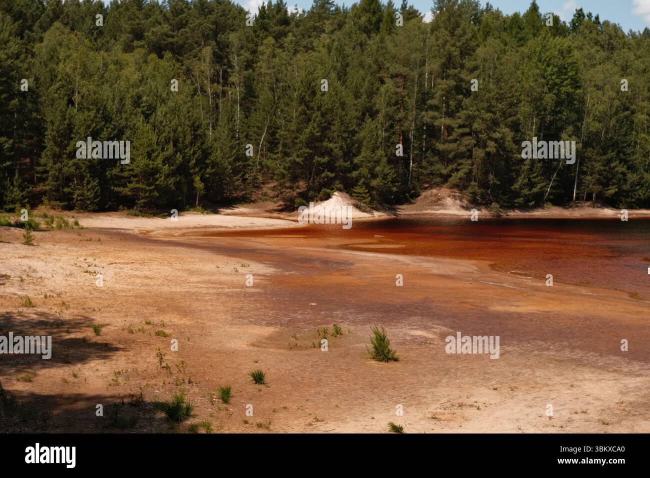 Red color minerals hi-res stock photography and images - Alamy
