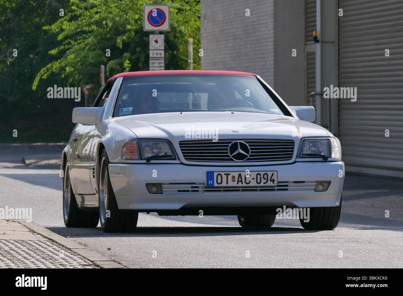 Mercedes-Benz R129 SL Stock Photo - Alamy