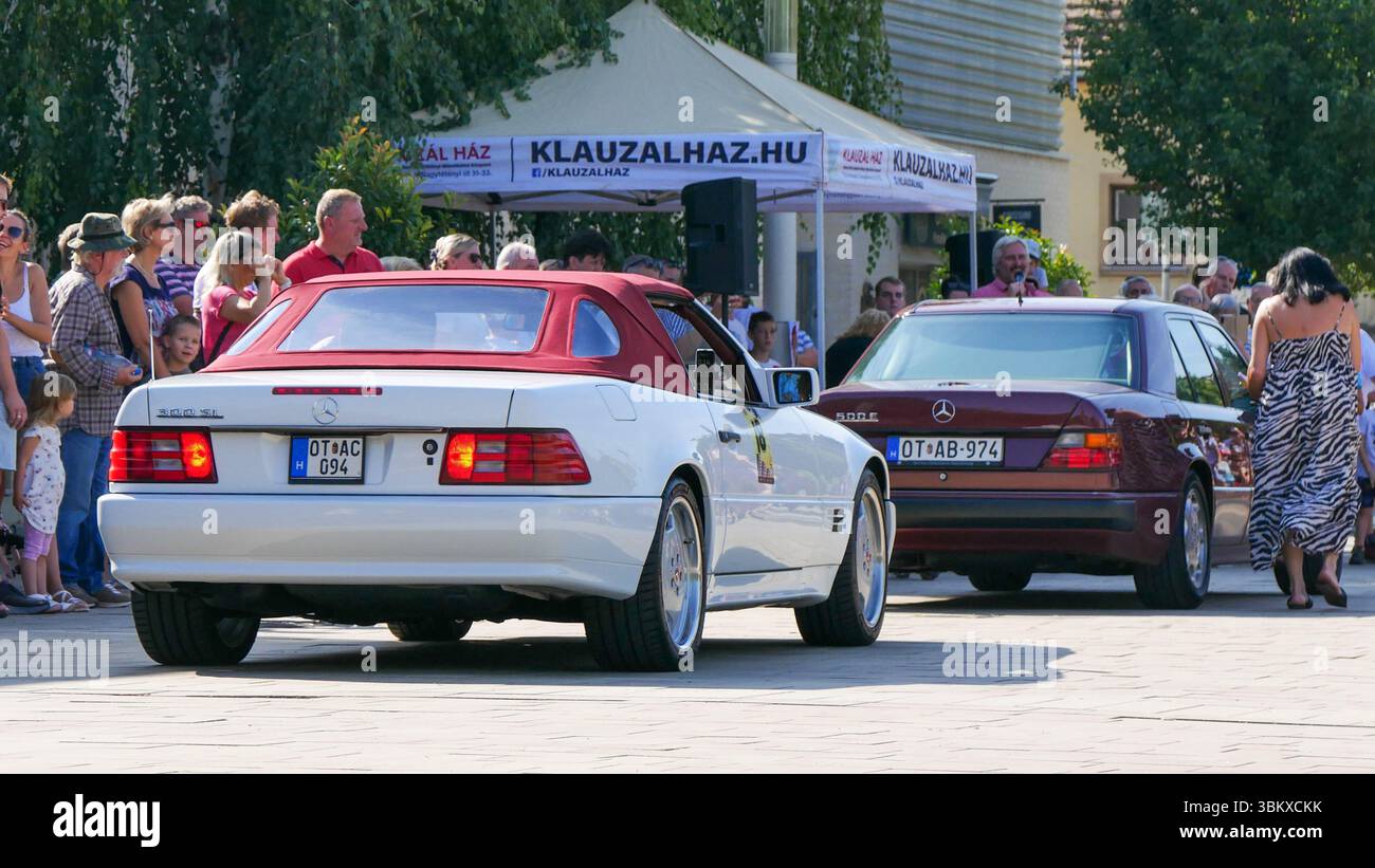 Mercedes-Benz R129 SL Stock Photo - Alamy