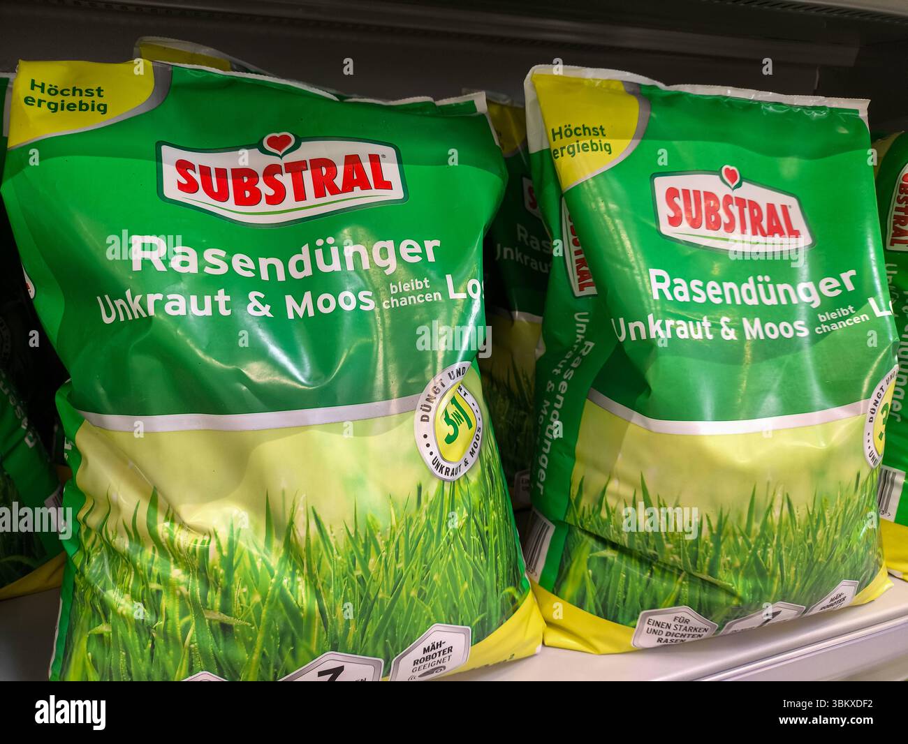 Moos und unkraut hi-res stock photography and images - Alamy