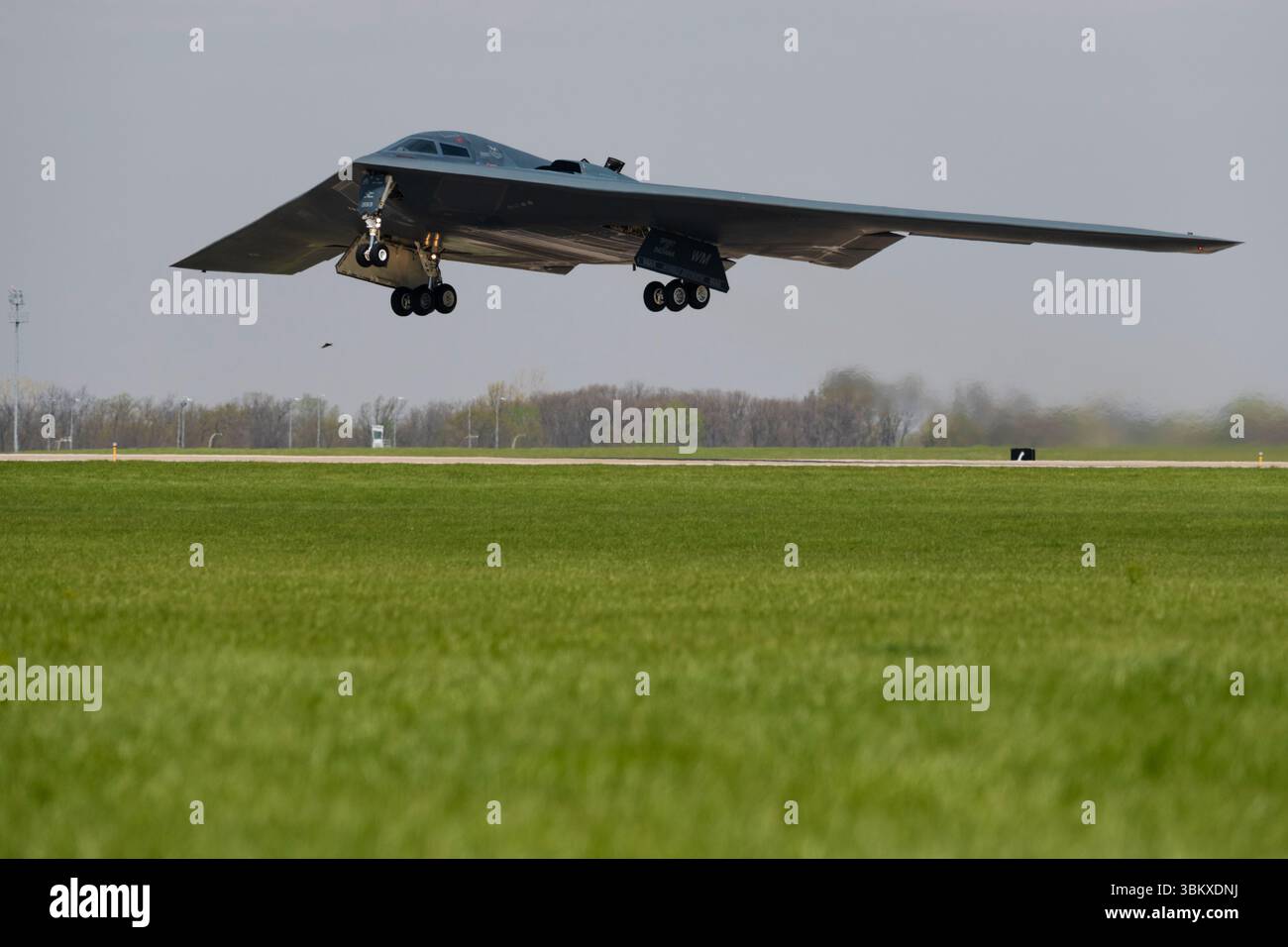 Us stealth bomber 2025 hi-res stock photography and images - Alamy