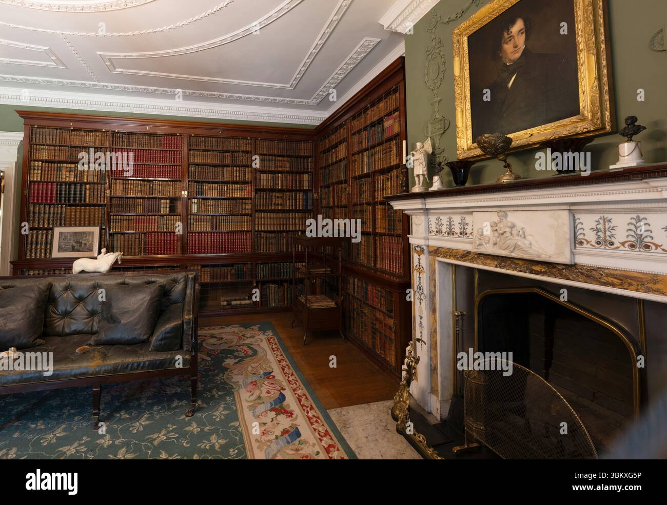 Victorian library hi-res stock photography and images - Alamy
