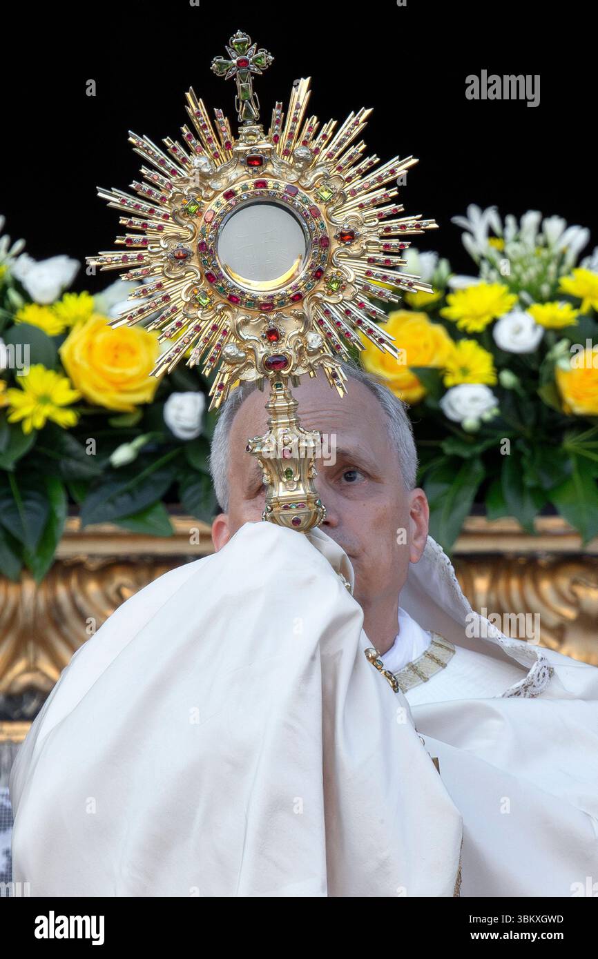 Rome, Italy. 22nd June, 2025. Pope Leo XIV holds up the monstrance in ...