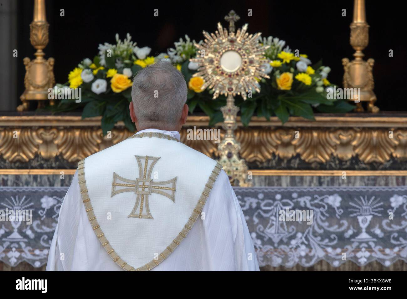 Rome, Italy. 22nd June, 2025. Pope Leo XIV holds up the monstrance in ...