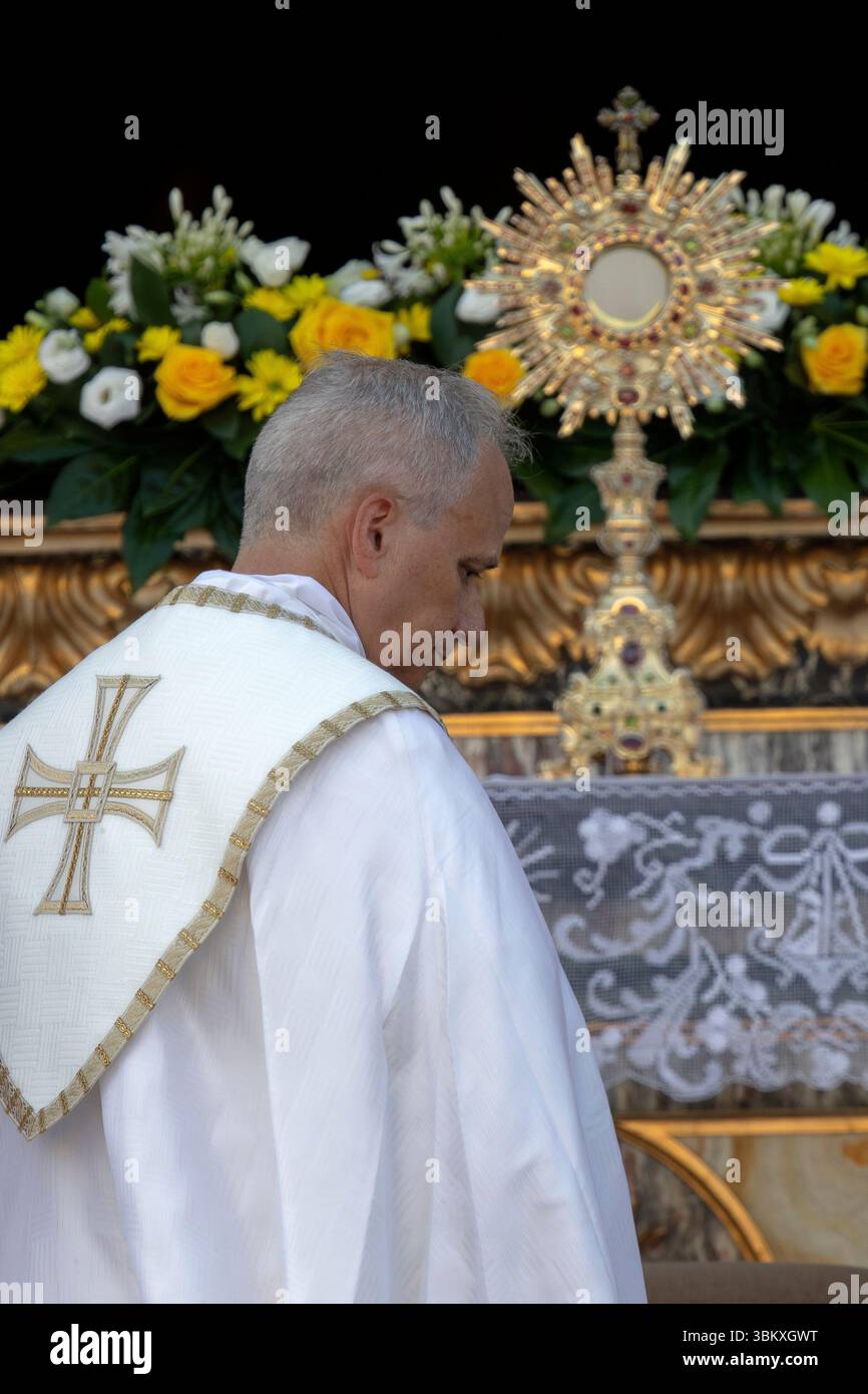 Rome, Italy. 22nd June, 2025. Pope Leo XIV holds up the monstrance in ...