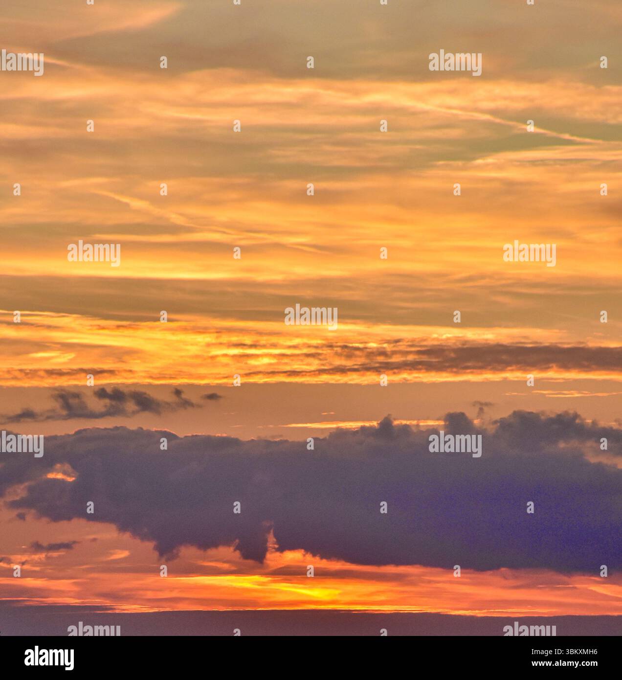 Evening sky glows soft pastel hi-res stock photography and images - Alamy