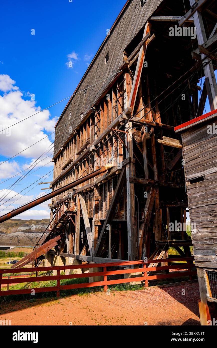 Coal tipple of the Atlas Coal Mine in the Drumheller Valley, Alberta ...