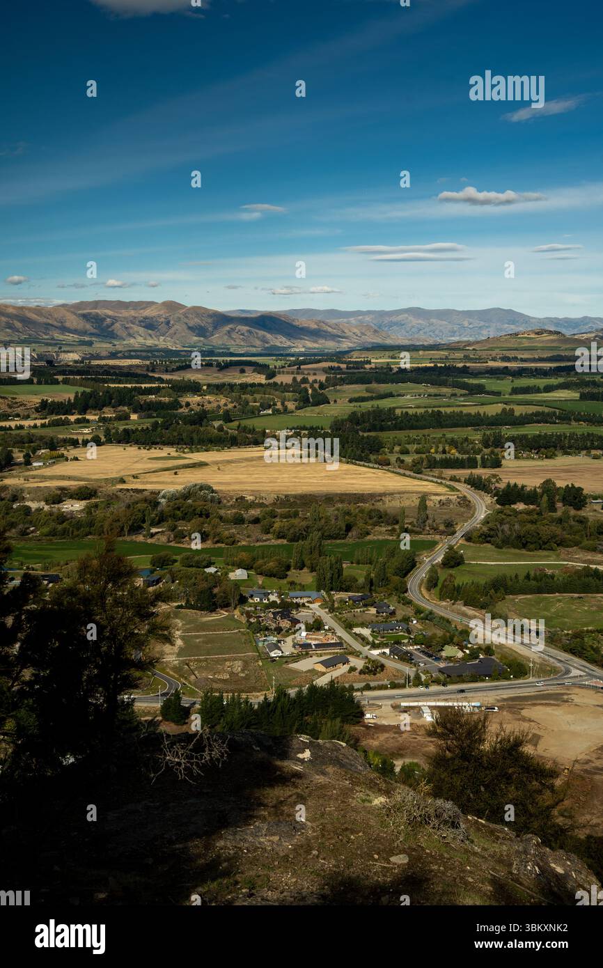 Aerial view expansive settlement hi-res stock photography and images ...
