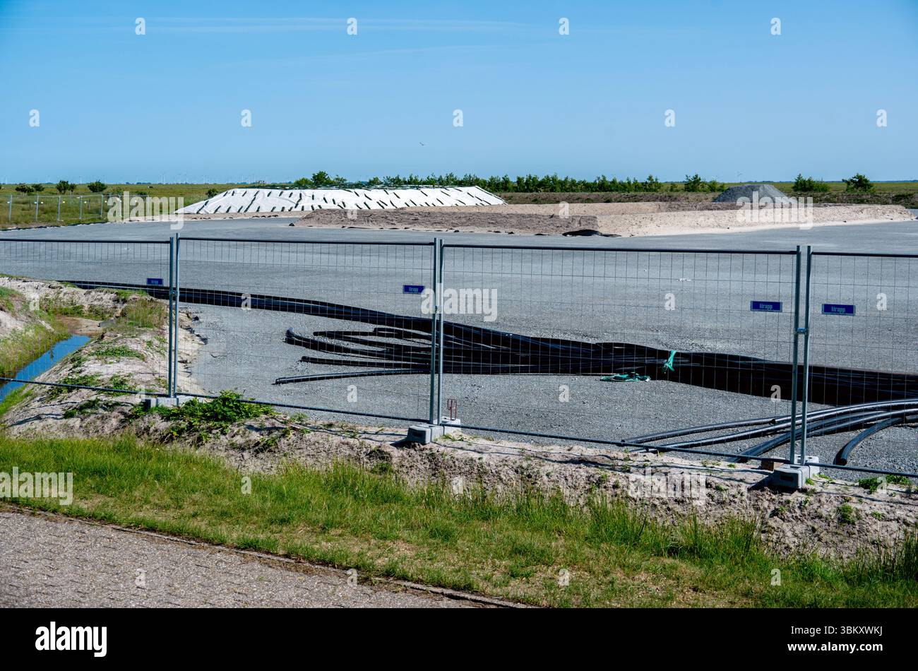 North sea wind farm under construction hi-res stock photography and ...