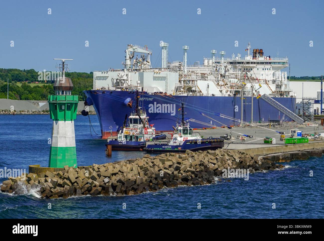 13 June 2025, Brandenburg, Sassnitz: The LNG ship "Neptune" is moored ...
