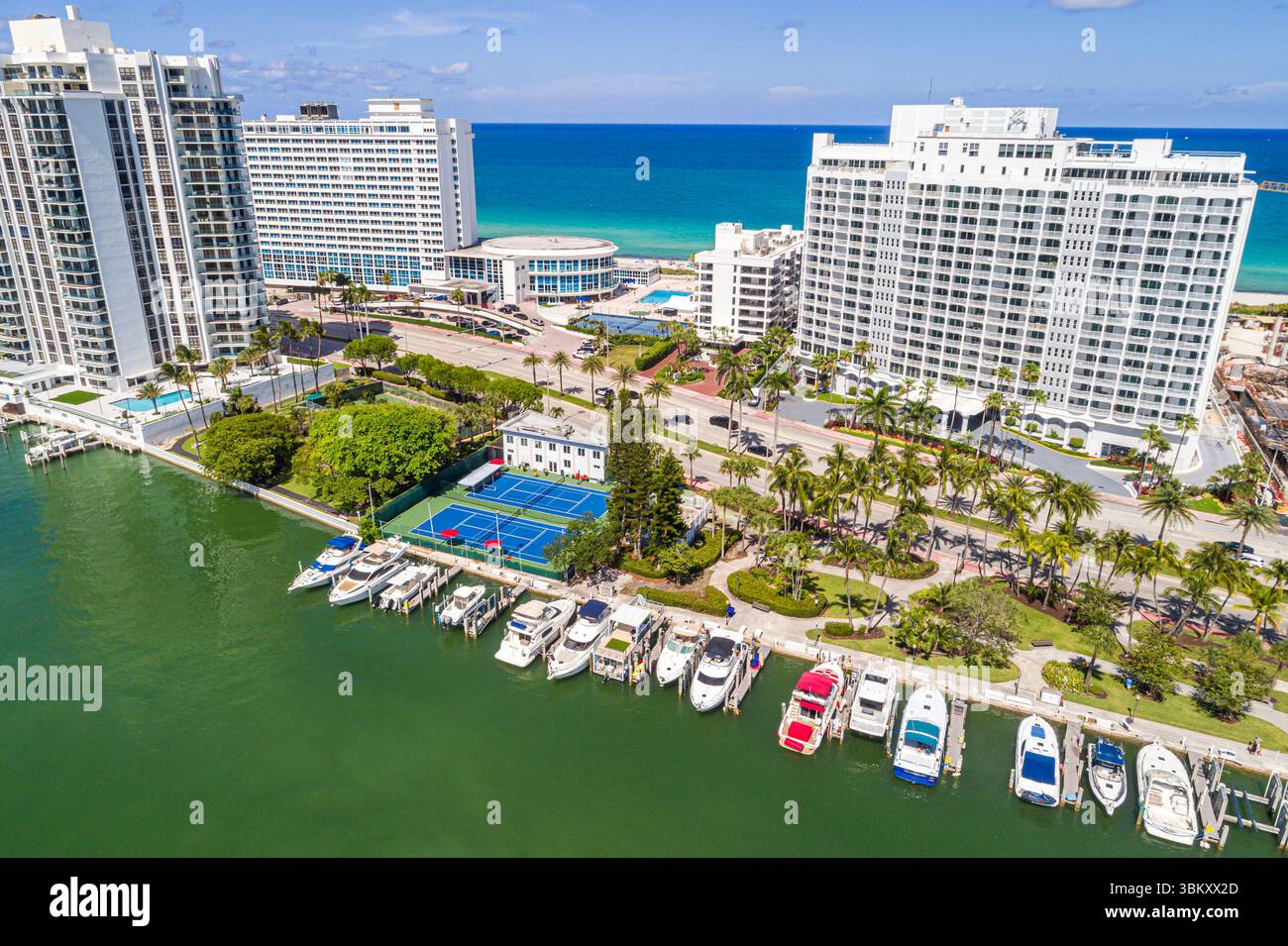 5400 block collins avenue hi-res stock photography and images - Alamy