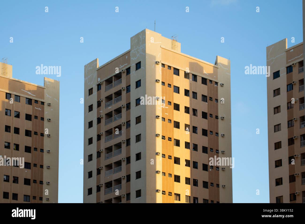 Urban density vertical growth hi-res stock photography and images - Alamy