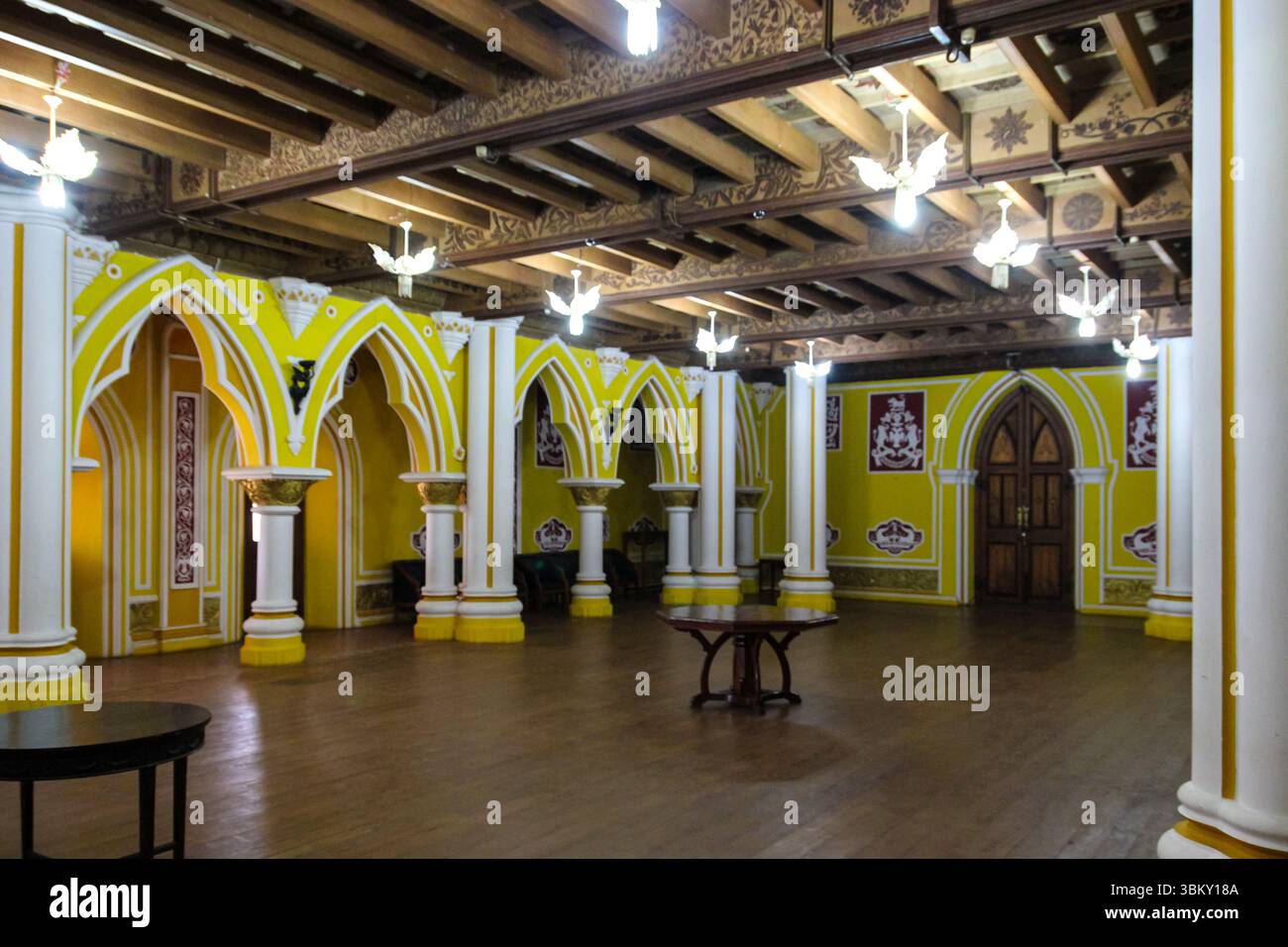 Interior arches columns historic hi-res stock photography and images - Alamy
