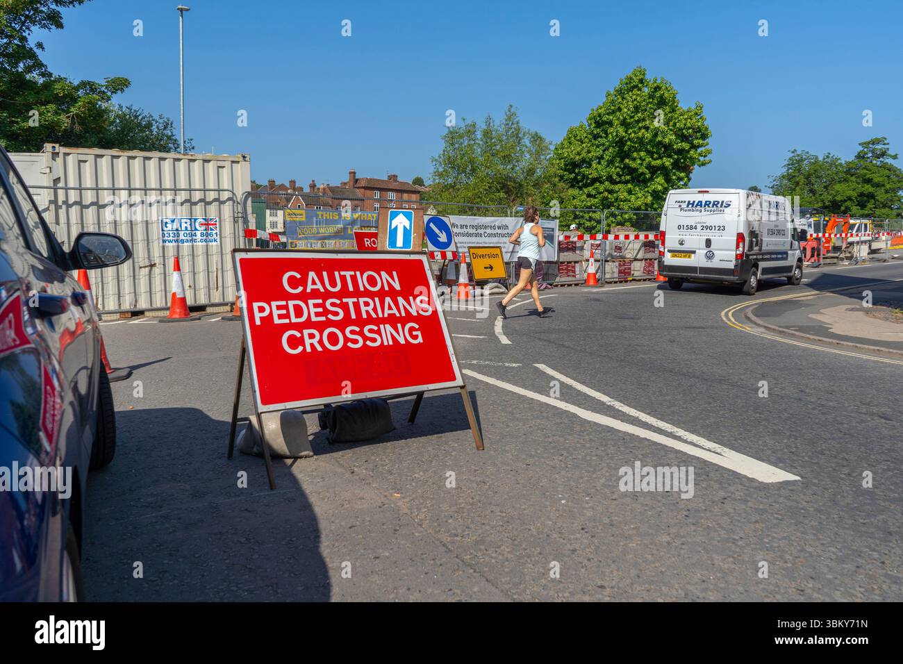 Jogger crossing sign hi-res stock photography and images - Alamy