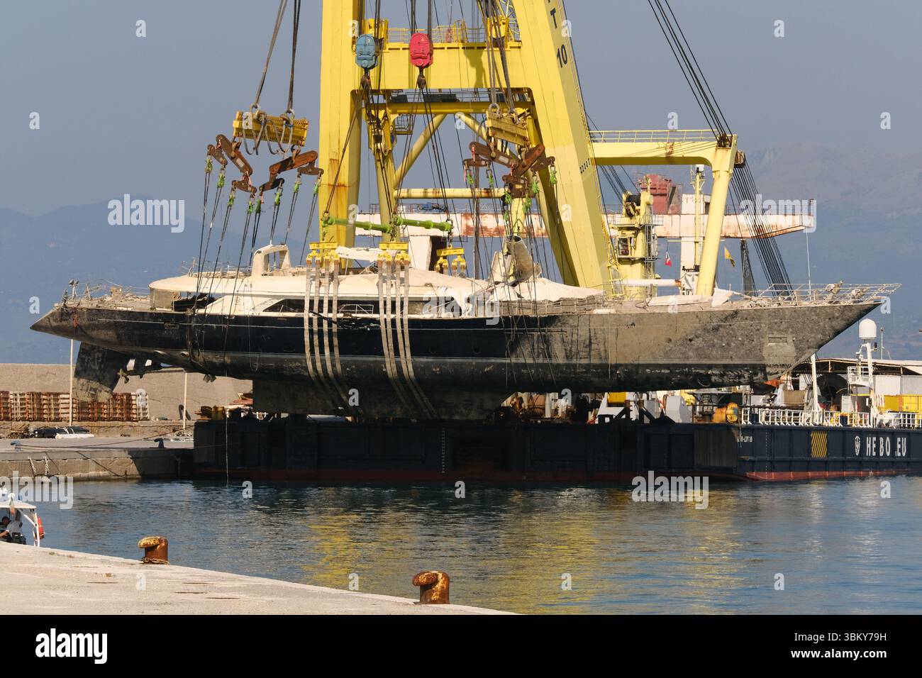 The first moments of the recovery operation for the wreck of the ...