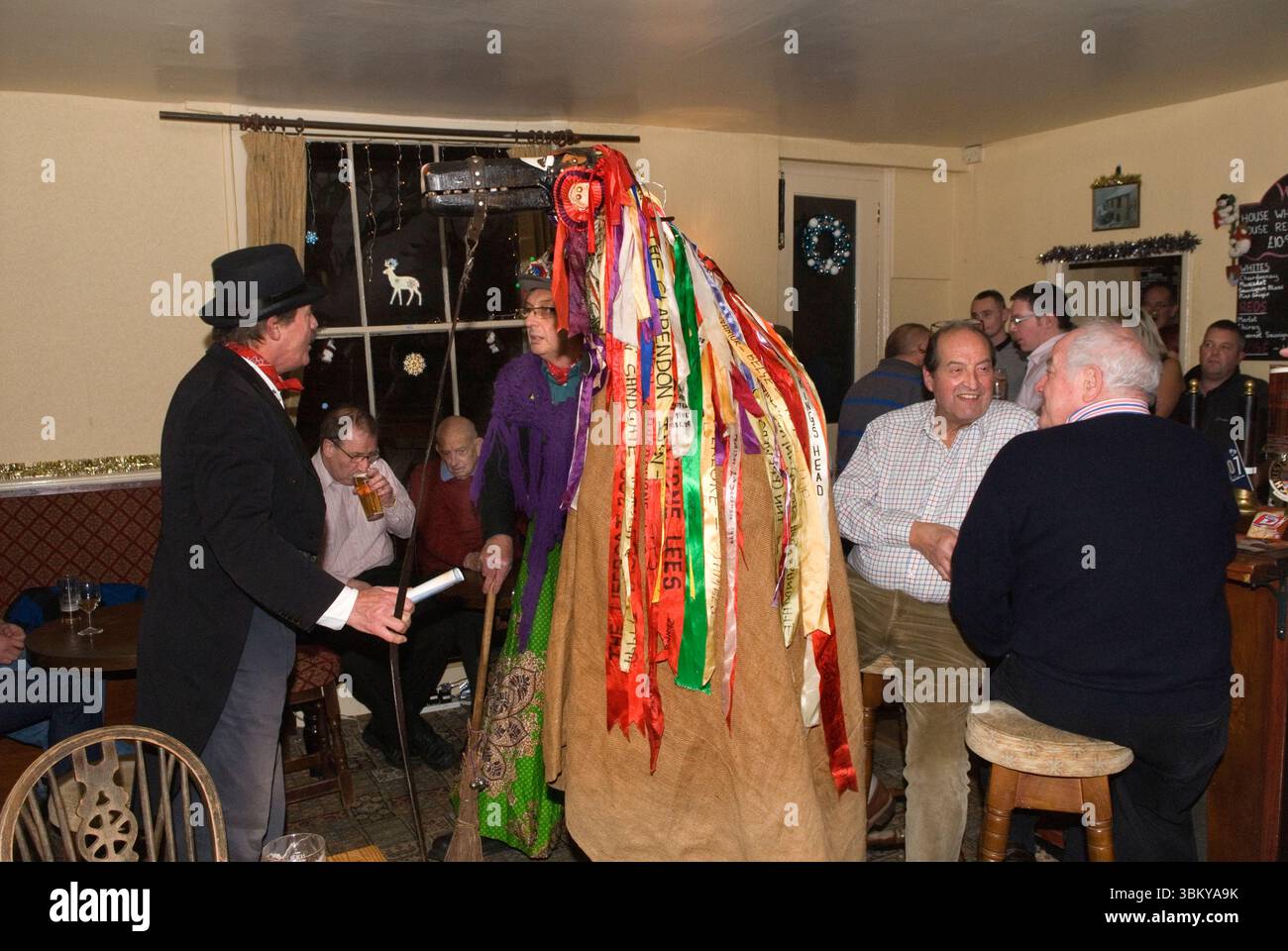Hoodening horse kent hi-res stock photography and images - Alamy